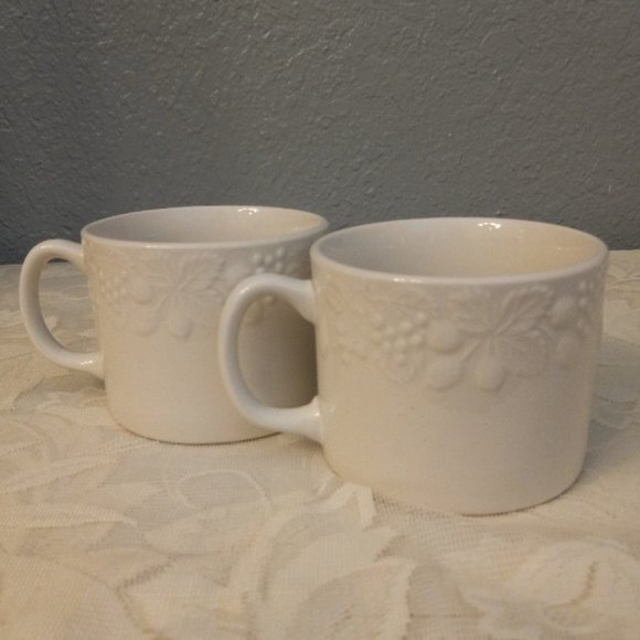 Gibson | Kitchen | Vintage Embossed Gibson Mugs | Poshmark